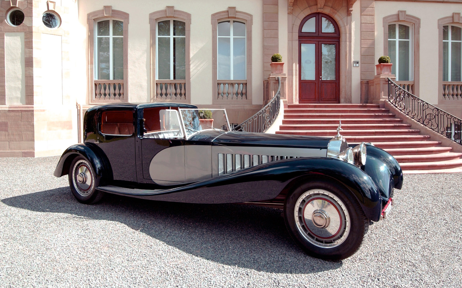 La rica historia de Bugatti la automotriz que resurgió como el Ave Fénix