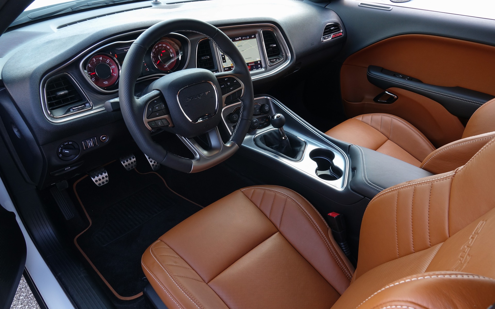 Prueba de manejo, Dodge Challenger SRT Wideboby "Adueñate de la carretera"
